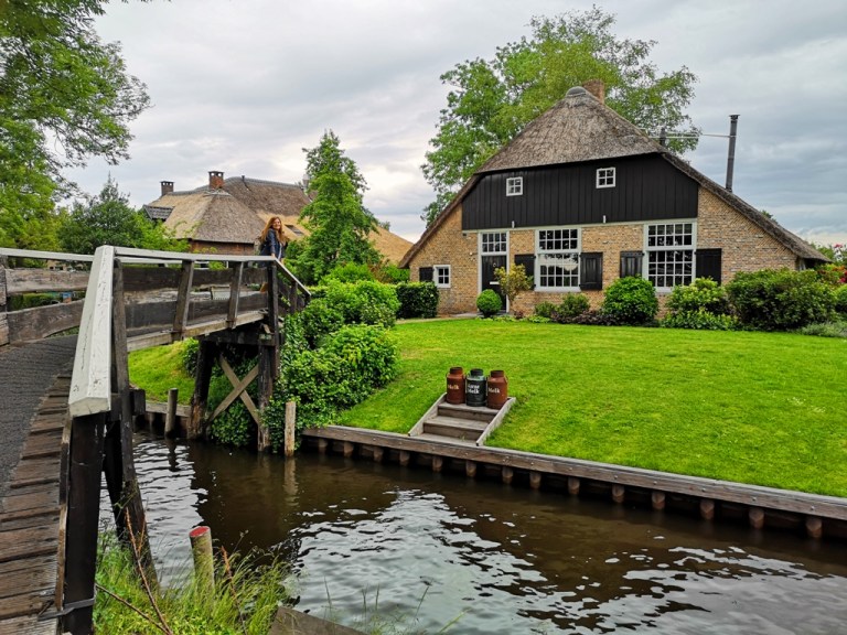 What is unusual about Giethoorn village – HaiHui Story